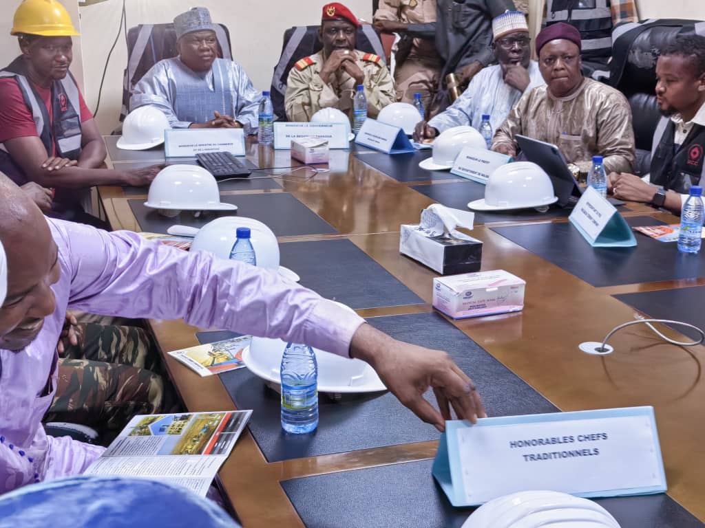 Tahoua : Le Ministre en charge de l'Industrie aux usines de cimenterie ...